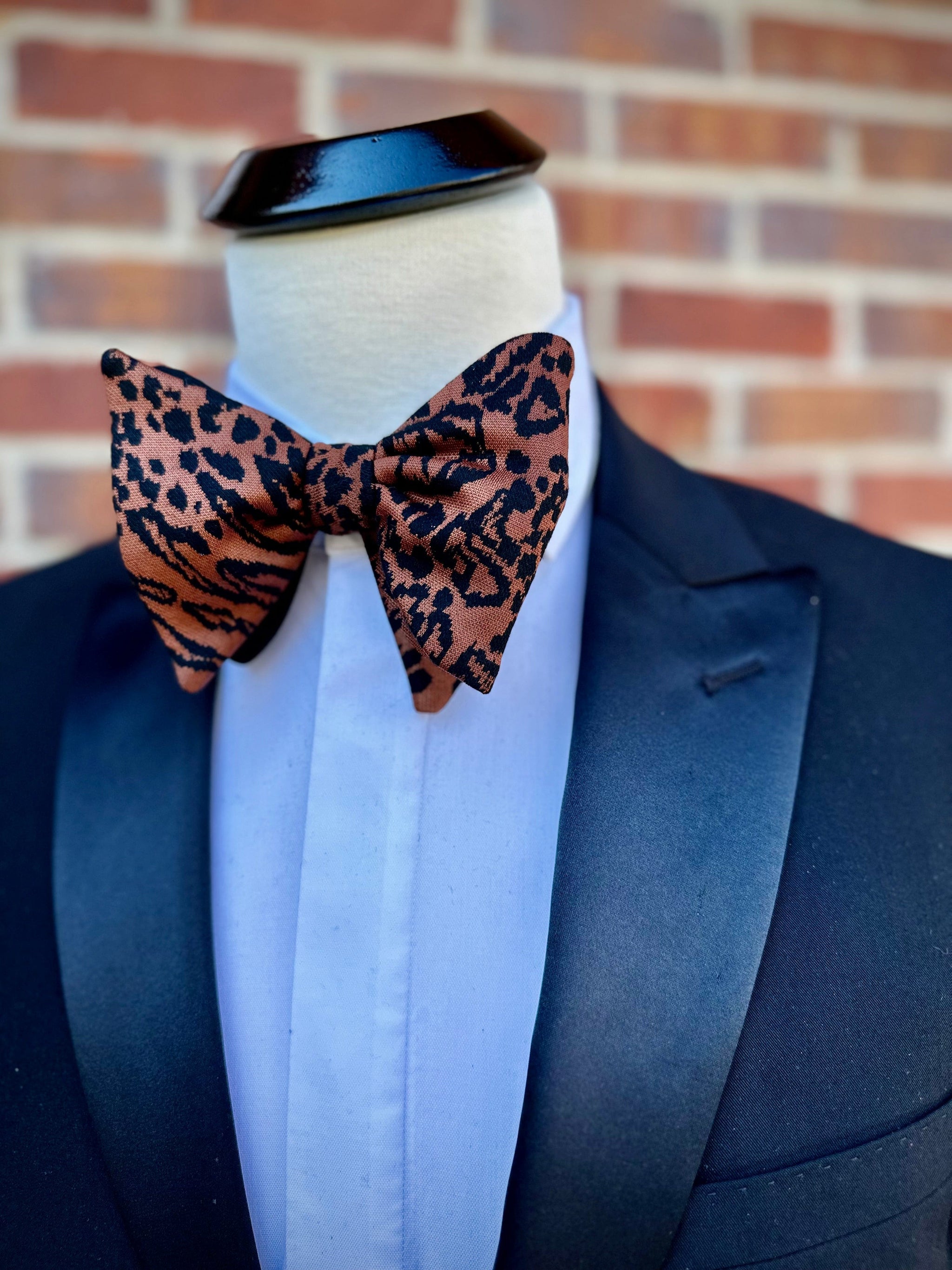 Knotted Knotted Handcrafted Bowties